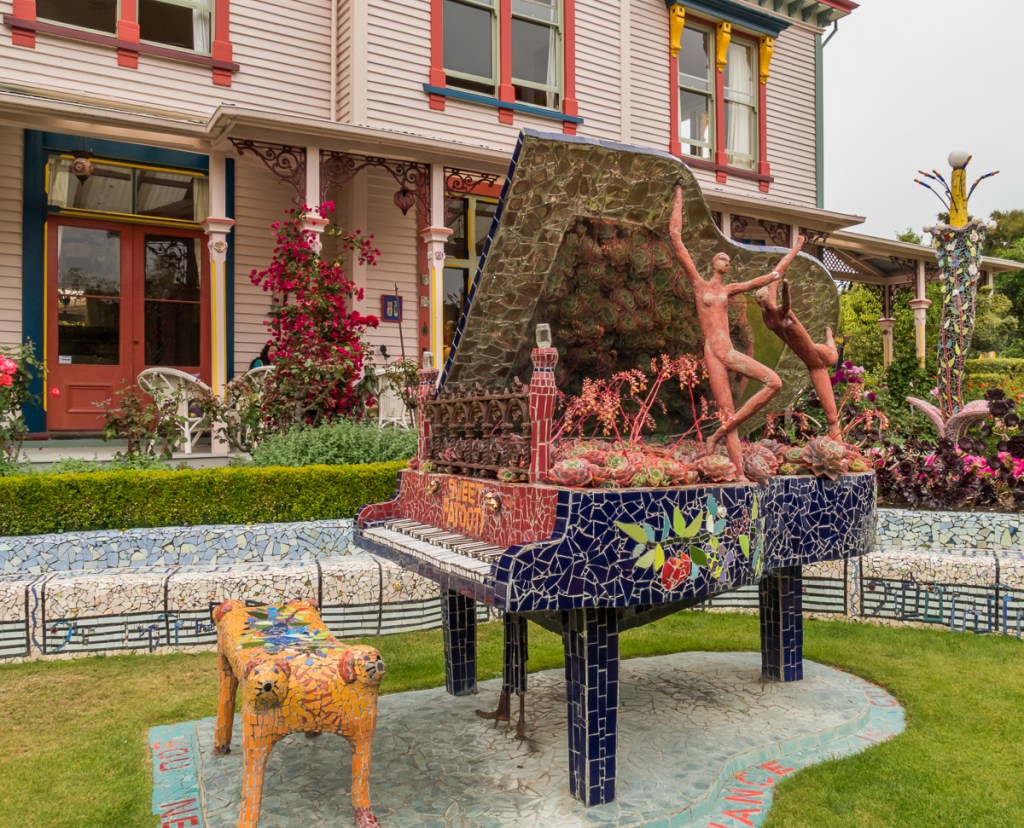 The Giant’s House, Some Giant Sculptures, and a Giant Fiord ...