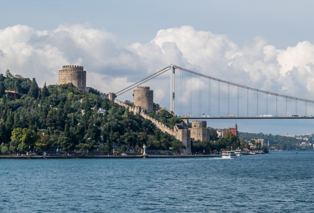 A City Divided – Istanbul on the Bosphorus – Adventures in Wonderland