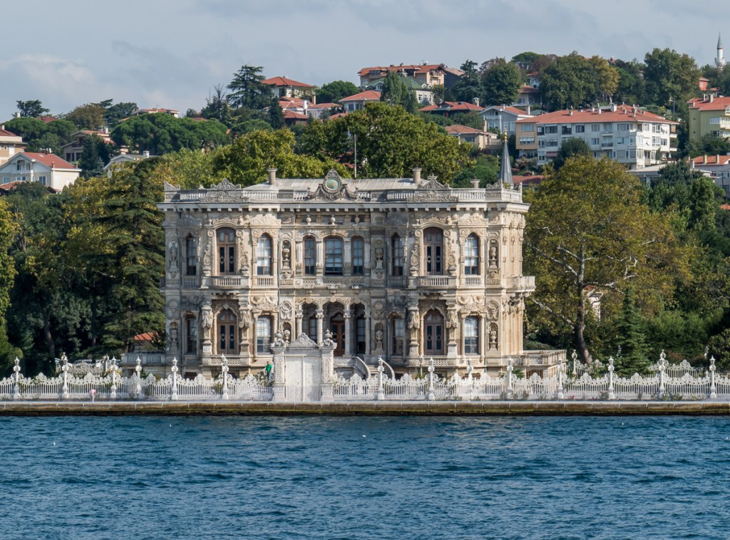 A City Divided – Istanbul on the Bosphorus – Adventures in Wonderland