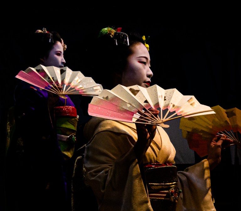 A Moving Work Of Art – a glimpse into the world of the geisha ...