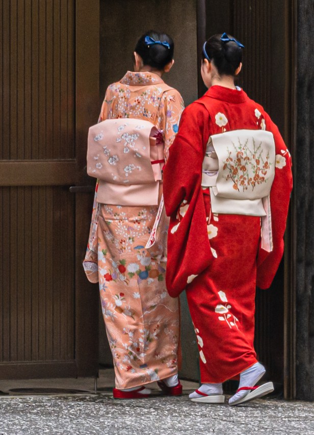 A Moving Work Of Art – a glimpse into the world of the geisha ...