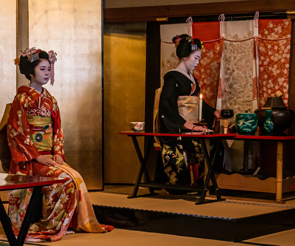 A Moving Work Of Art – a glimpse into the world of the geisha ...