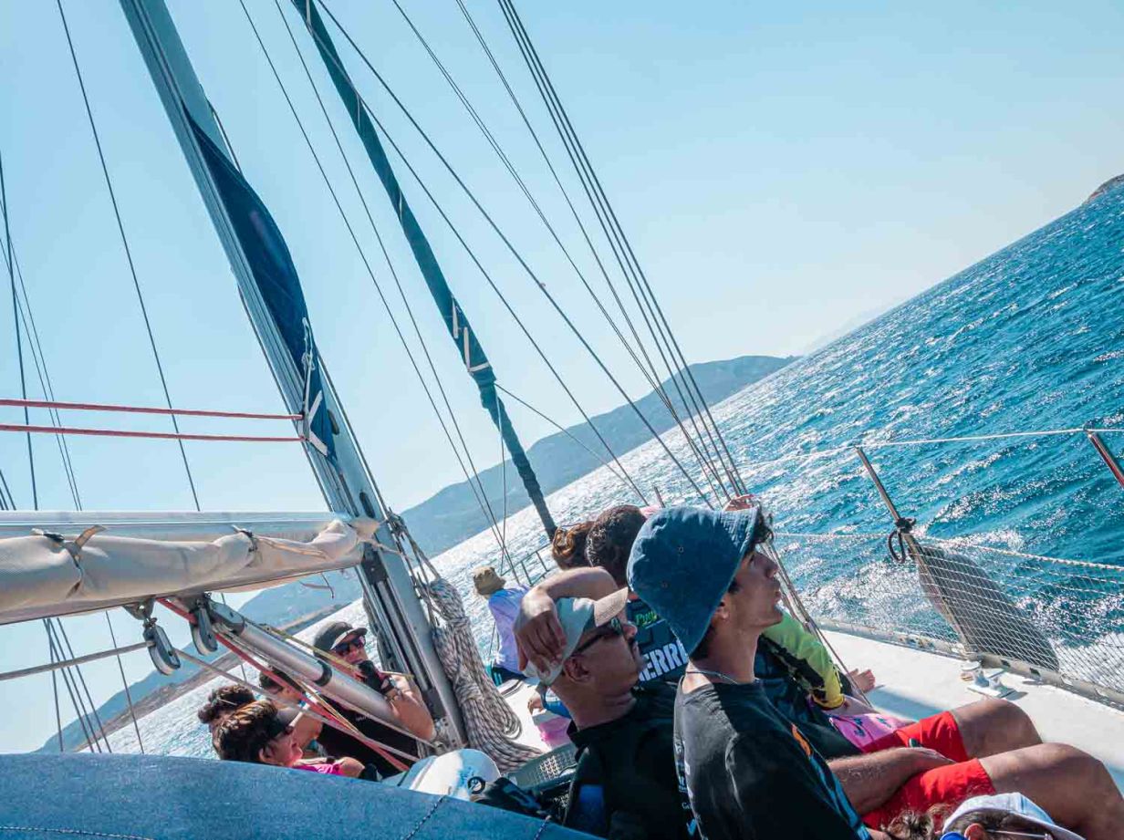 Sailing Milos: dazzling light and crystal waters – Adventures in Wonderland