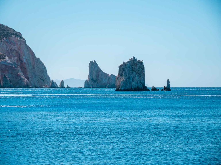 Sailing Milos: dazzling light and crystal waters – Adventures in Wonderland