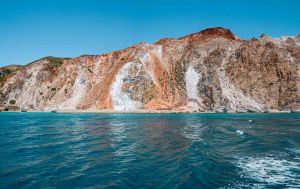 Sailing Milos: dazzling light and crystal waters – Adventures in Wonderland